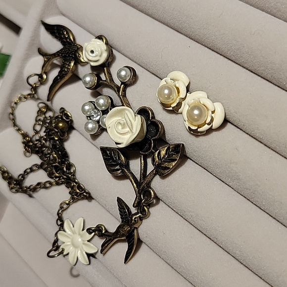 Forever 21 | Jewelry | Vintageinspired Necklace And Earring Set | Poshmark
